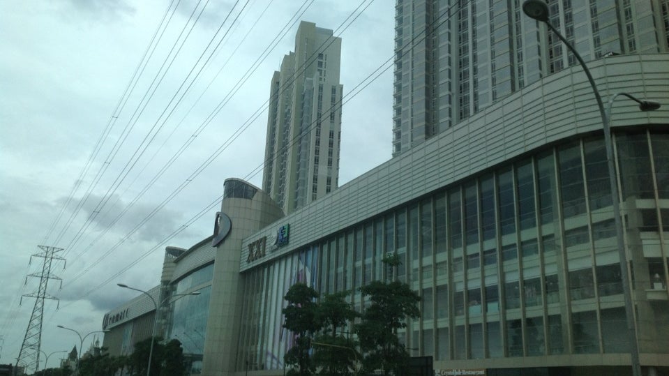 Lenmarc - Jl. Bukit Darmo Boulevard, Surabaya