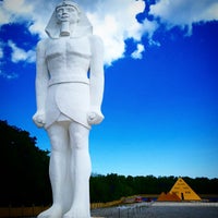 Gold Pyramid House - Wadsworth, IL