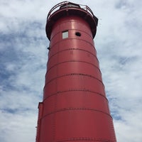 Muskegon South Pierhead Lighthouse - Lighthouse in Muskegon