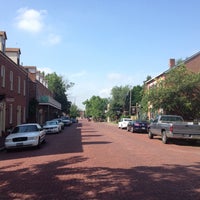 Historic Main Street - Plaza in Saint Charles