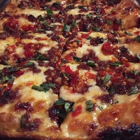 Descendant Detroit Style Pizza - Pizza Place in Toronto