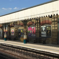Plaistow London Underground Station - Metro Station in West Ham