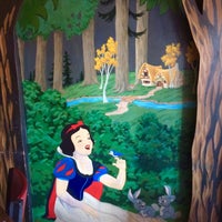 Snow White Cafe - Café in Hollywood