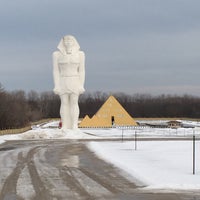 Gold Pyramid House - Wadsworth, IL