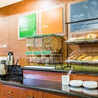 Comfort Inn & Suites - Motel