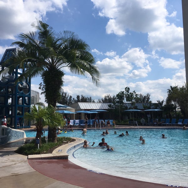 Bay Cove Pool - Disney's Contemporary Resort - 9 tips