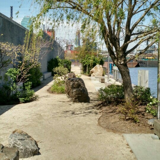 Newtown Creek Nature Walk - Scenic Lookout in Greenpoint