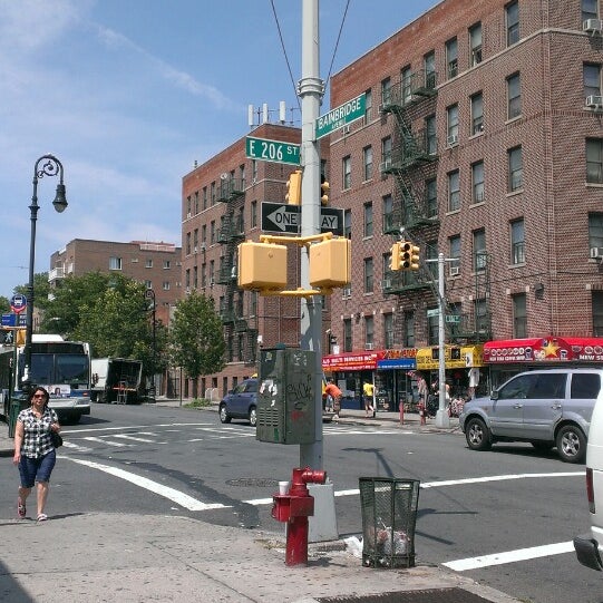 MTA MaBSTOA Bus at Bainbridge Ave & East 206th St: (Bx10, Bx16, Bx28 ...