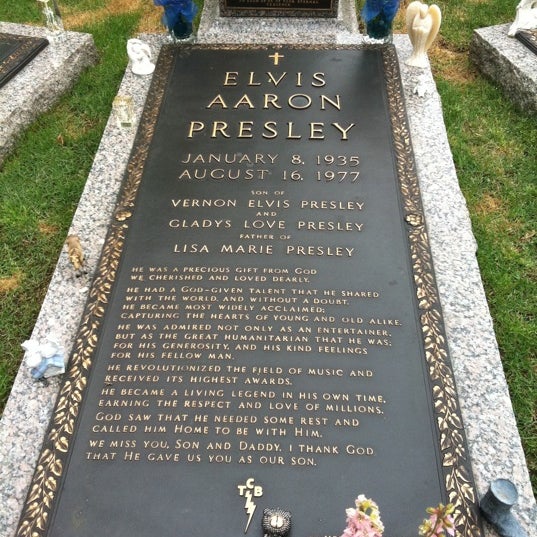 Elvis's Grave - 3 tips from 1041 visitors