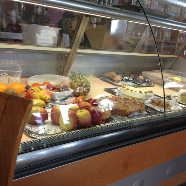 Between 2 Buns - Sandwich Place