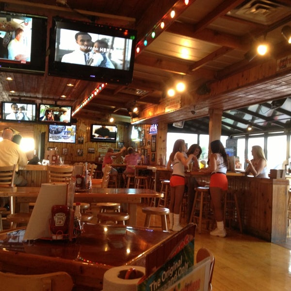 Hooters - Sports Bar