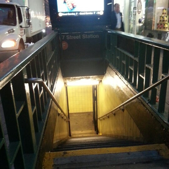MTA Subway - 57th St (F) - Metro Station in New York