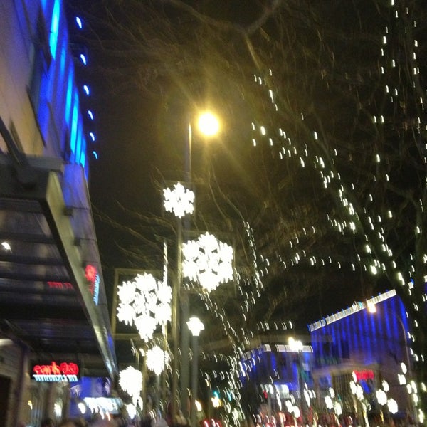 Snowflake Lane (Now Closed) - Street Fair in Bellevue