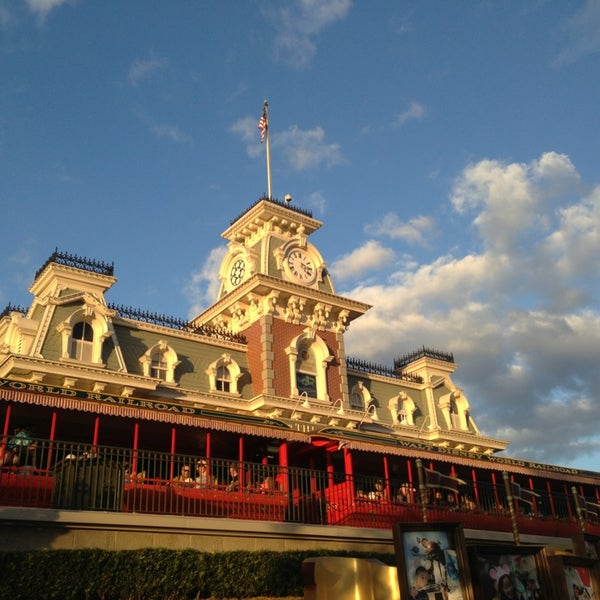 Walt Disney World Railroad - Main Street Station - Walt Disney World ...