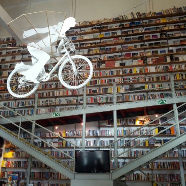 Ler Devagar - Bookstore in Alcântara