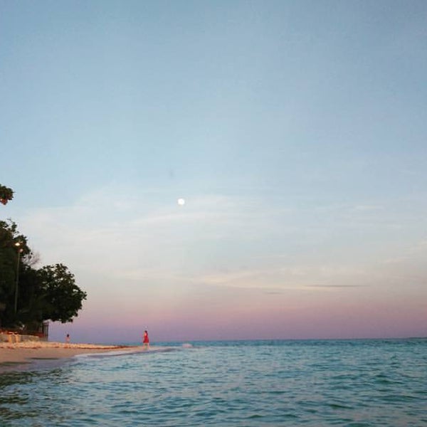 Pom Pom Beach - Beach