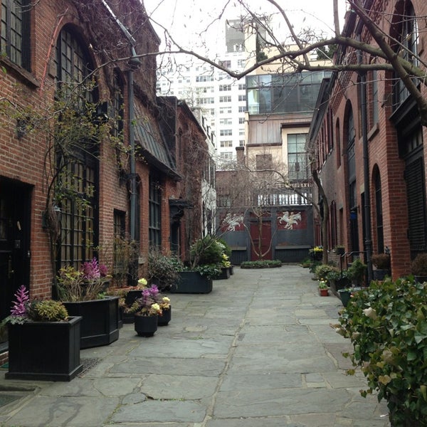 Sniffen Court - Other Great Outdoors in New York