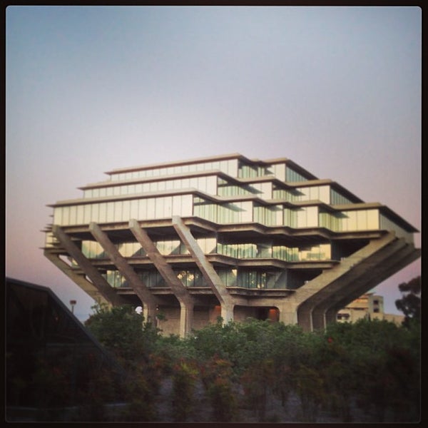 Geisel Library - College Library in Torrey Pines