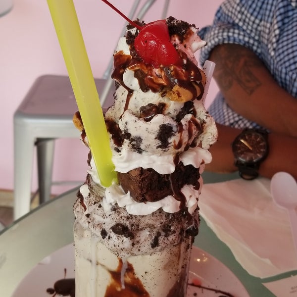 K&J's Elegant Pastries - Bakery