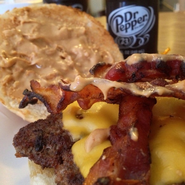Hubcap Grill - Burger Joint in Houston