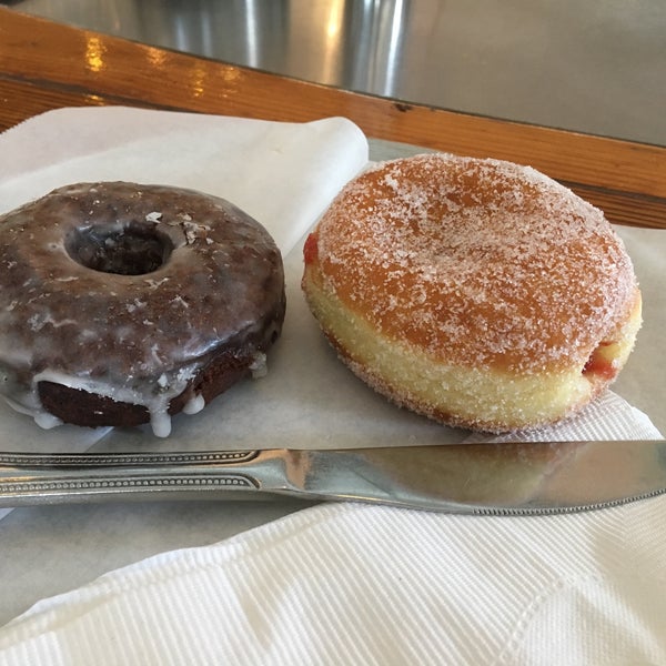 Monuts Donuts - Café in Durham