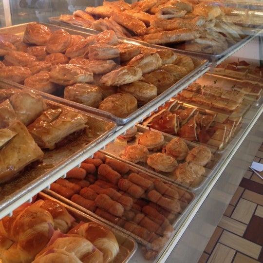 Vicky Bakery - Bakery in Hialeah