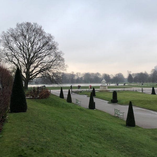 The Round Pond - Lake in London
