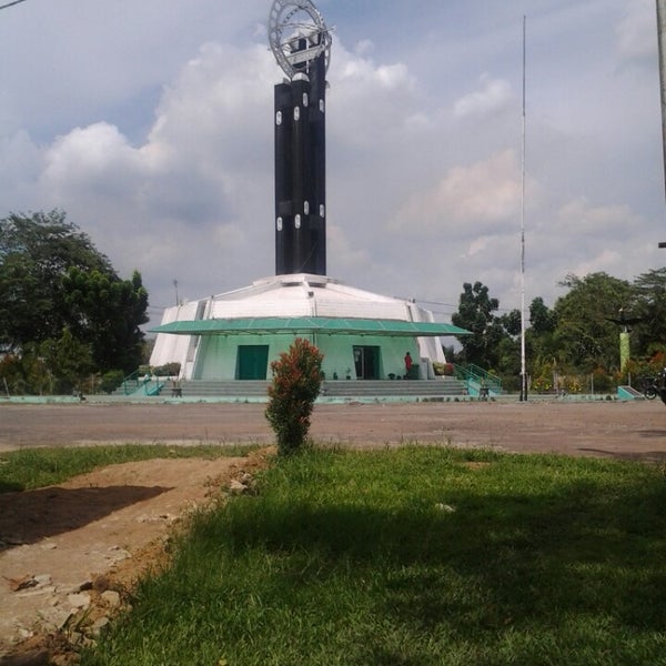 Tugu Khatulistiwa - Monument / Landmark