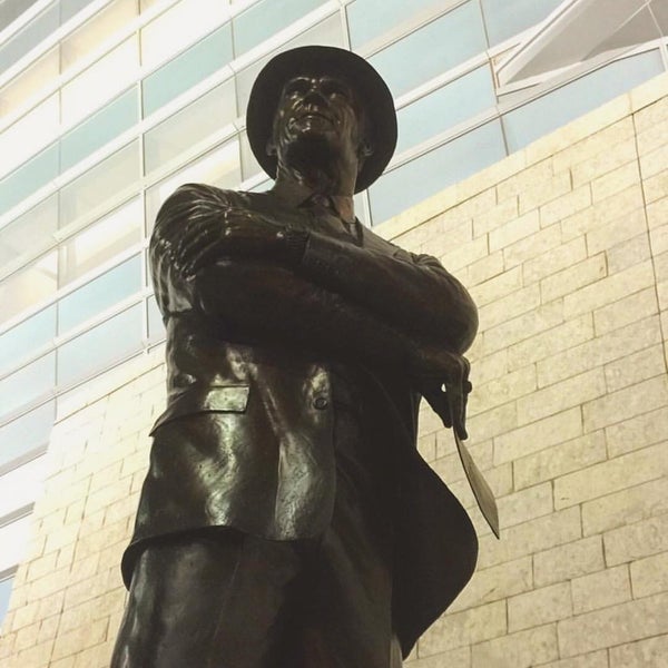 Tom Landry Statue - Sculpture Garden