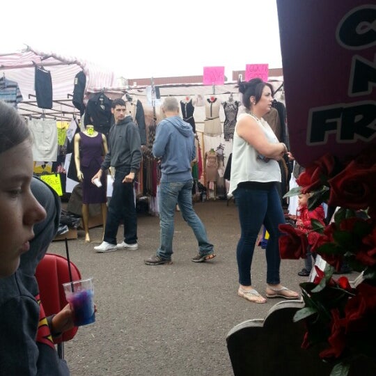 Dagenham Sunday Market - Thames - Barking, Greater London