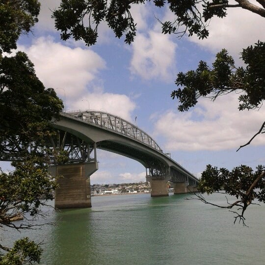 Auckland Harbour Bridge - Bridge in Northcote