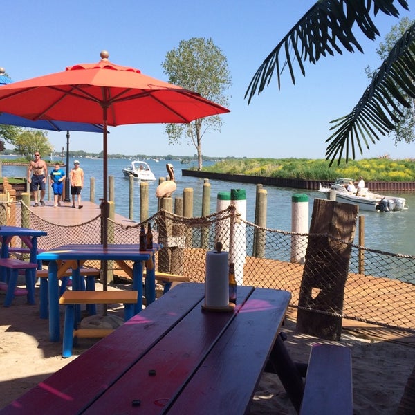 Island Grill at Mayea Marina - American Restaurant in Fair Haven
