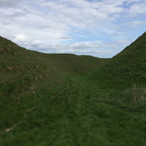 Maiden Castle - Monument / Landmark in Dorchester