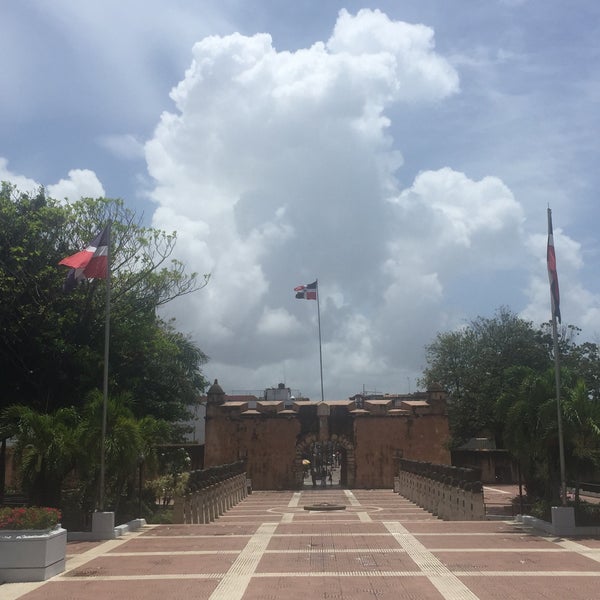 Puerta del Conde - Historic Site in Santo Domingo