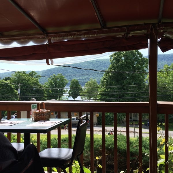 Grandma's Back Porch Lakeside Restaurant - 3017 Lake Shore Dr