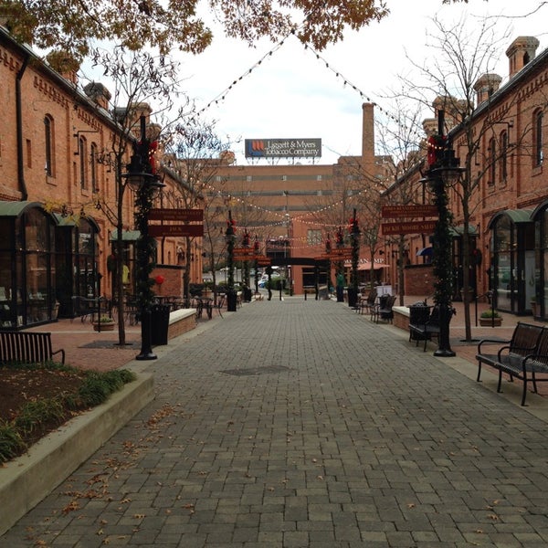 Brightleaf Square - Plaza in Durham