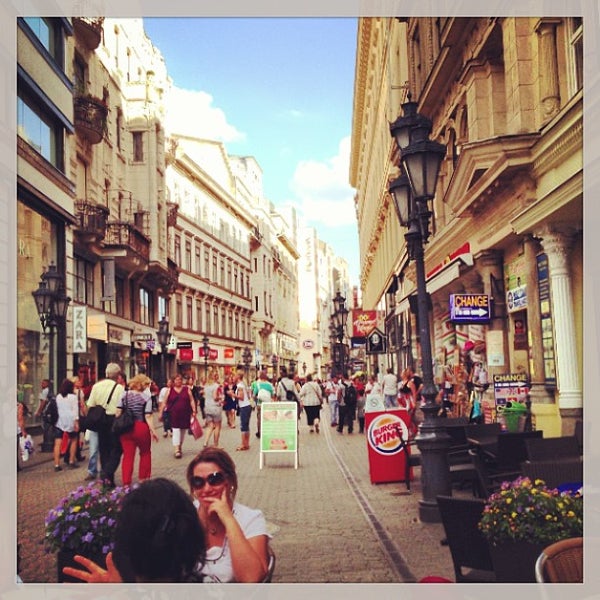 Váci utca - Pedestrian Plaza in Váci utca