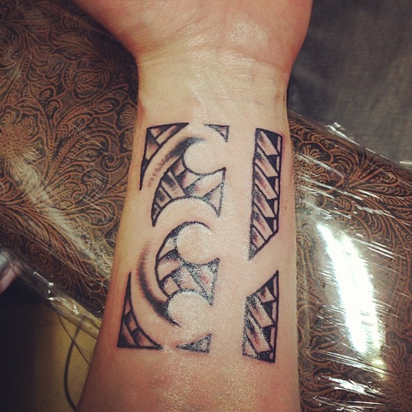 Trader Bob's Tattoo Shop - Fox Park - 11 tips from 319 visitors