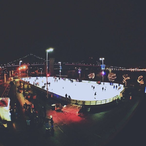 Blue Cross River Rink - Skating Rink in Penn's Landing