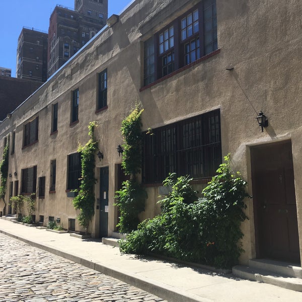 Washington Mews - Greenwich Village - New York, NY