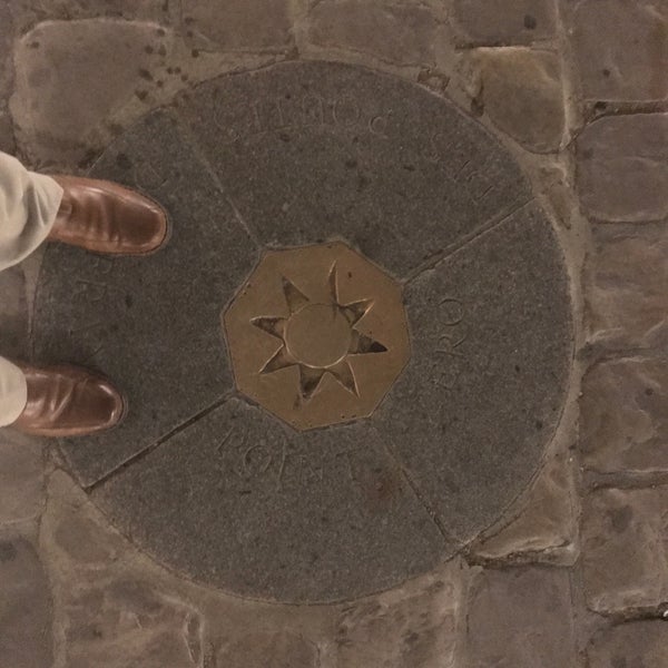 Point Zéro des Routes de France - Historic Site in Paris