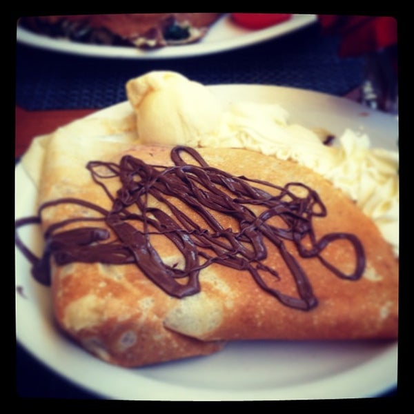 Creme de la Crepe - French Restaurant in Hermosa Beach