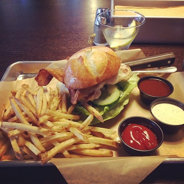 Tipsy Cow Burger Bar - Burger Joint in Redmond