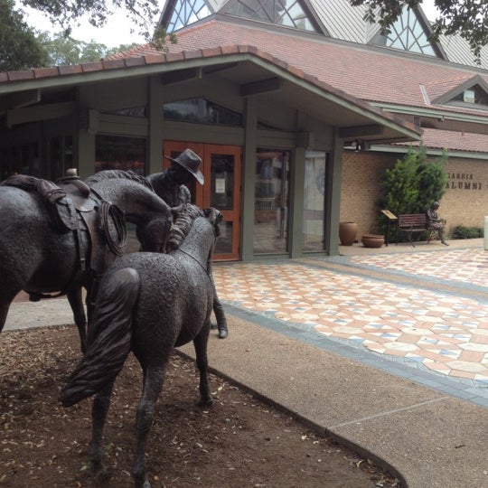 Etter-Harbin Alumni Center (UTX) - University of Texas-Austin - 4 tips