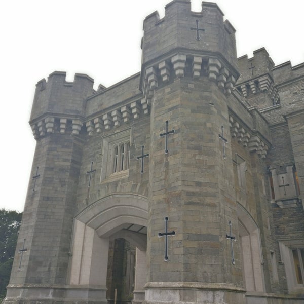 Wray Castle - Castle