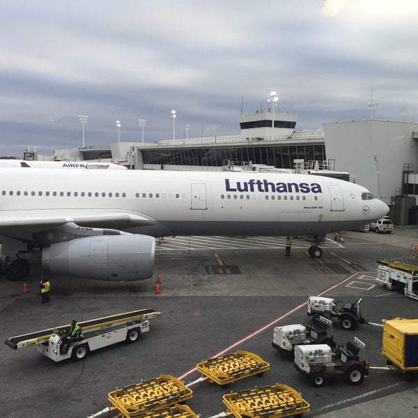 Lufthansa Flight LH 411 - Plane in New York