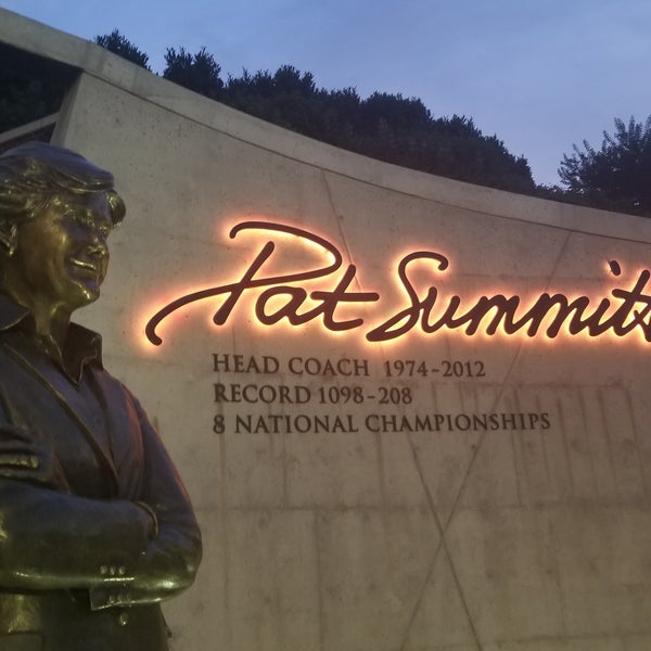 Pat Head Summitt Plaza and Statue - Monument / Landmark in Knoxville