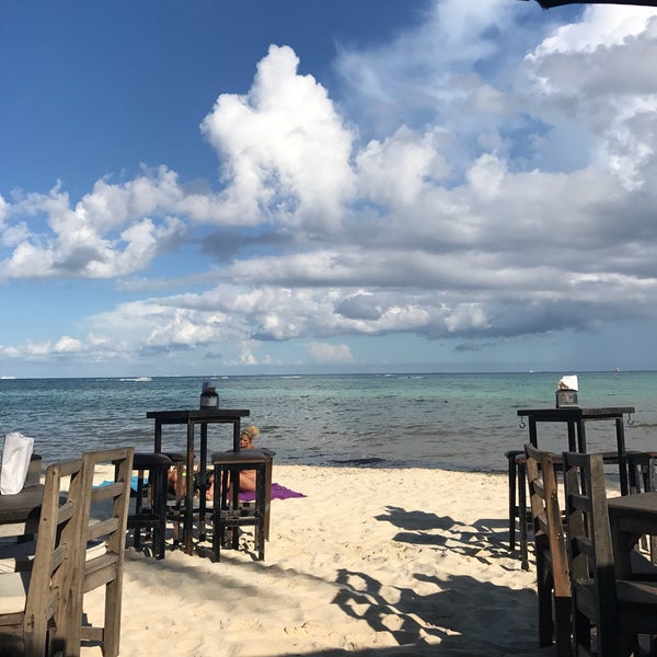 Zenzi Beach Club - Beach Bar in Playa del Carmen
