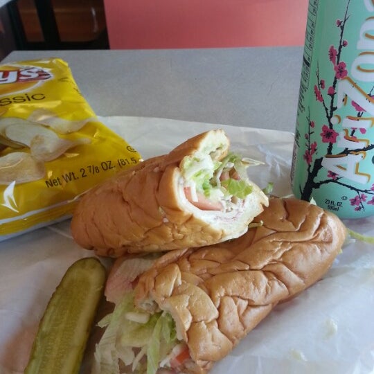 Lil' Pickle USA - Sandwich Place