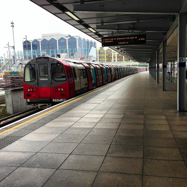Stratford London Underground and DLR Station - Metro Station in ...